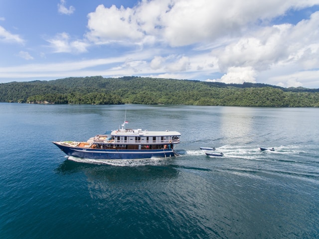 MV Ambai Liveaboard Review – Komodo Island, Raja Ampat, Indonesia Dive ...